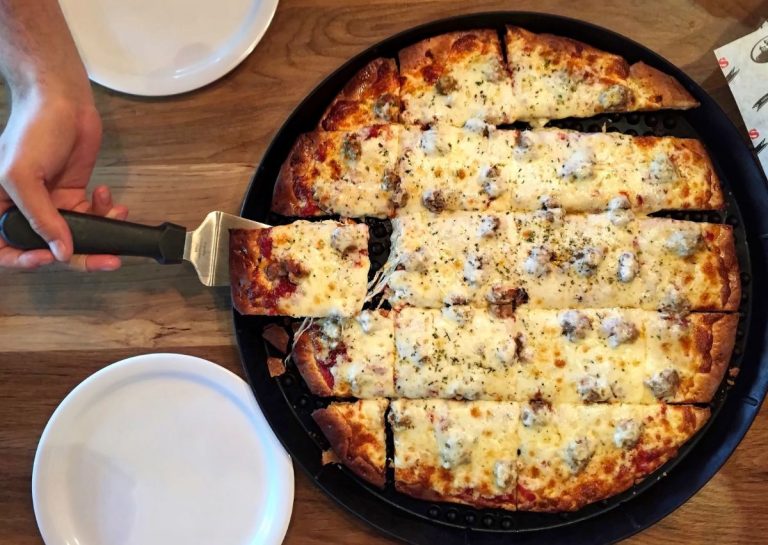 4 Types of Pizza Cuts